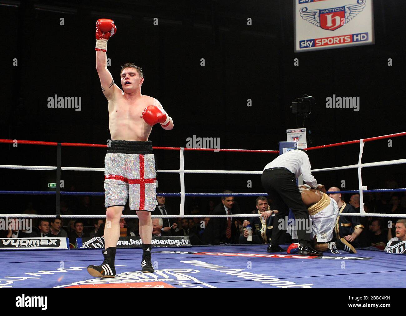 Daryl Setterfield (silver shorts) defeats Daryl Setterfield in a Light ...