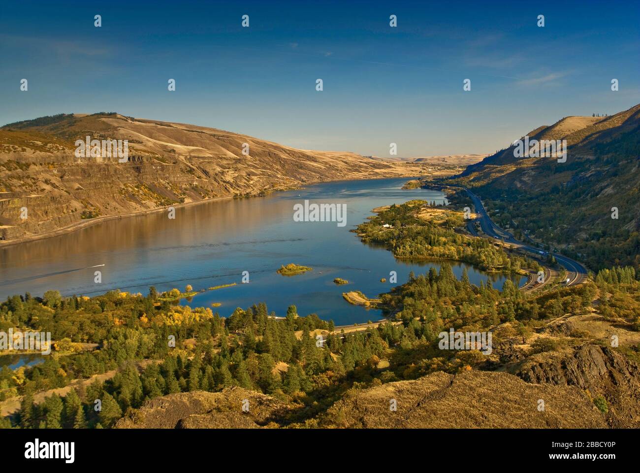 Columbia River Gorge from historic highway near Mosier, Oregon, USA ...