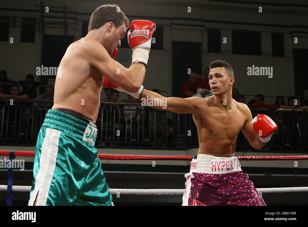 Simon O'Donnell (green shorts) defeats Ty Mitchell in a Middleweight ...