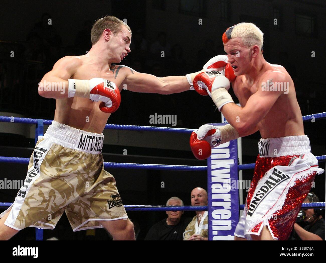 Vinny Mitchell (Dagenham, camouflage shorts) defeats Robin Deakin ...