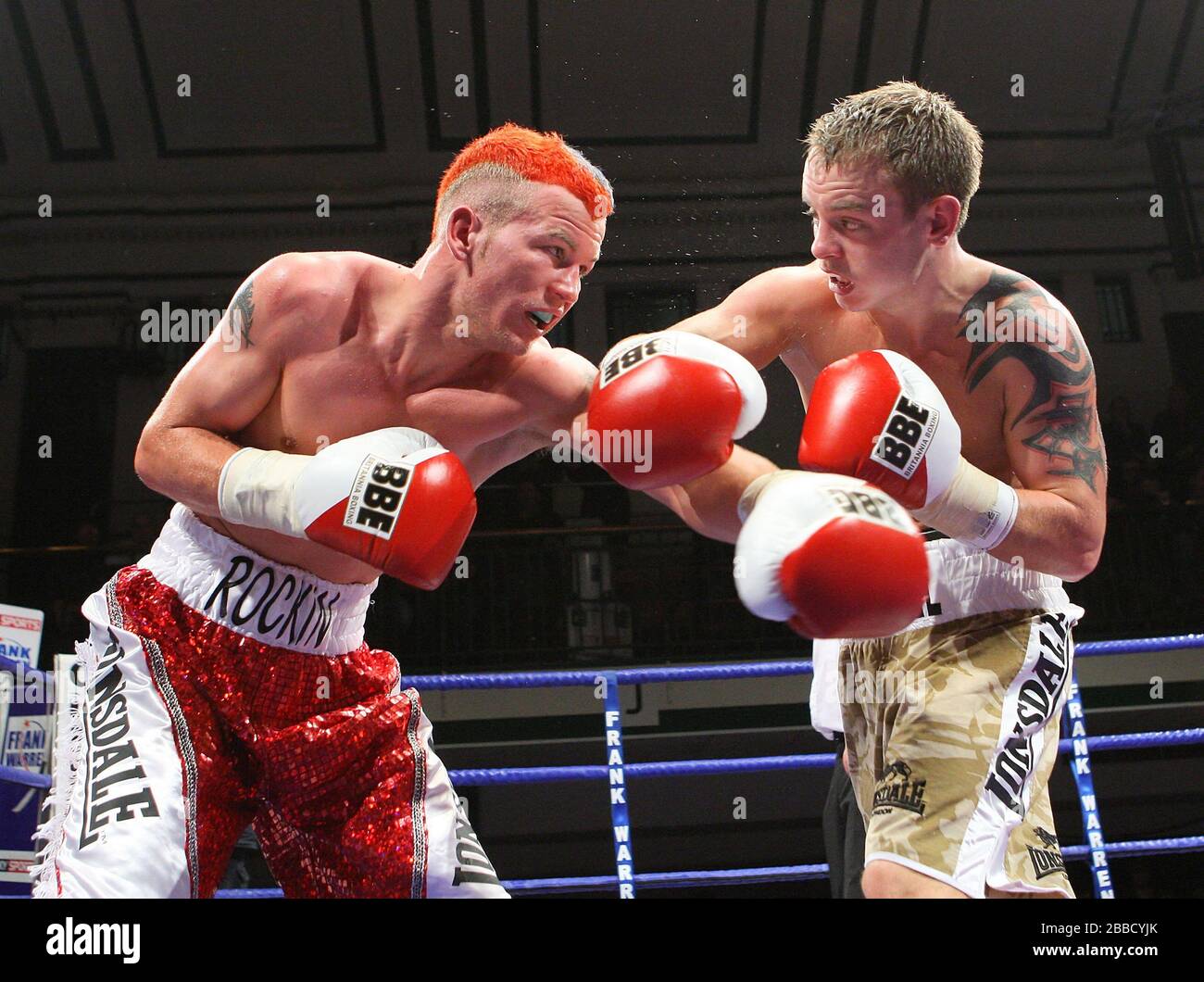 Vinny Mitchell (Dagenham, camouflage shorts) defeats Robin Deakin ...
