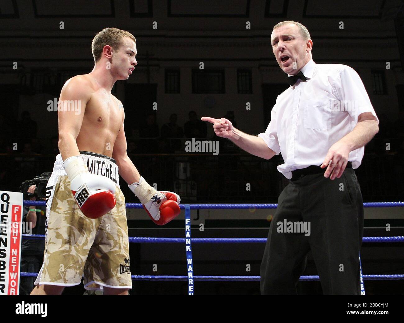 Robin weight hi-res stock photography and images - Alamy