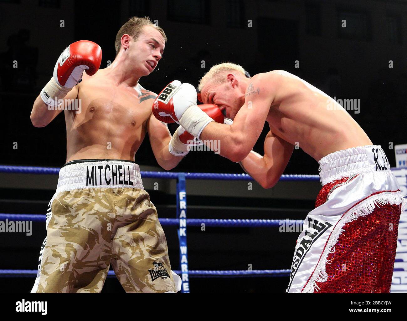 Vinny Mitchell (Dagenham, camouflage shorts) defeats Robin Deakin ...