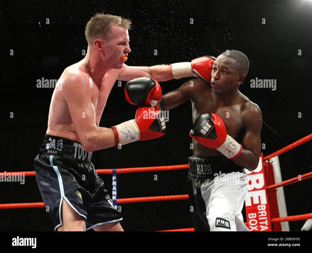 Ian Napa (Hackney, black/white shorts) defeats Martin Power (Camden ...