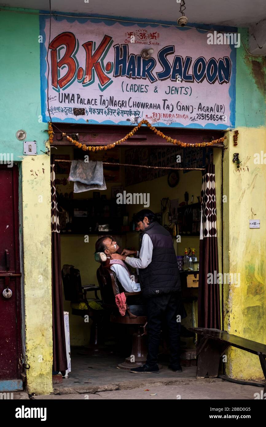 Traditional barber shop hi-res stock photography and images - Alamy