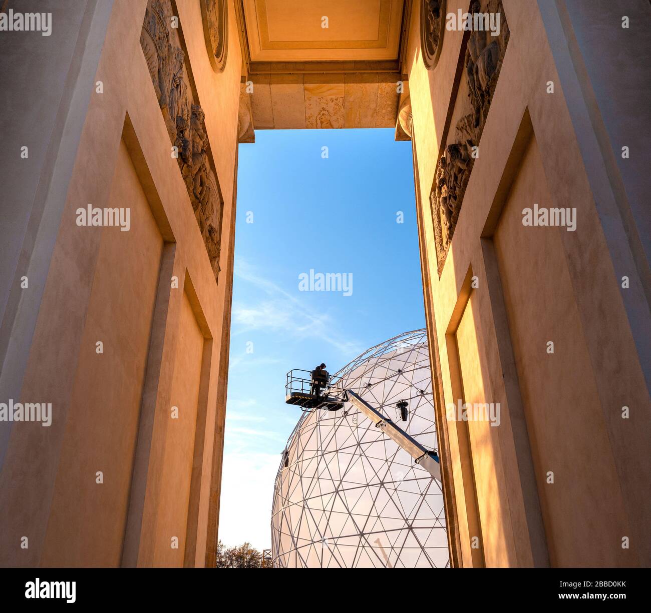 Stage gate hi-res stock photography and images - Alamy