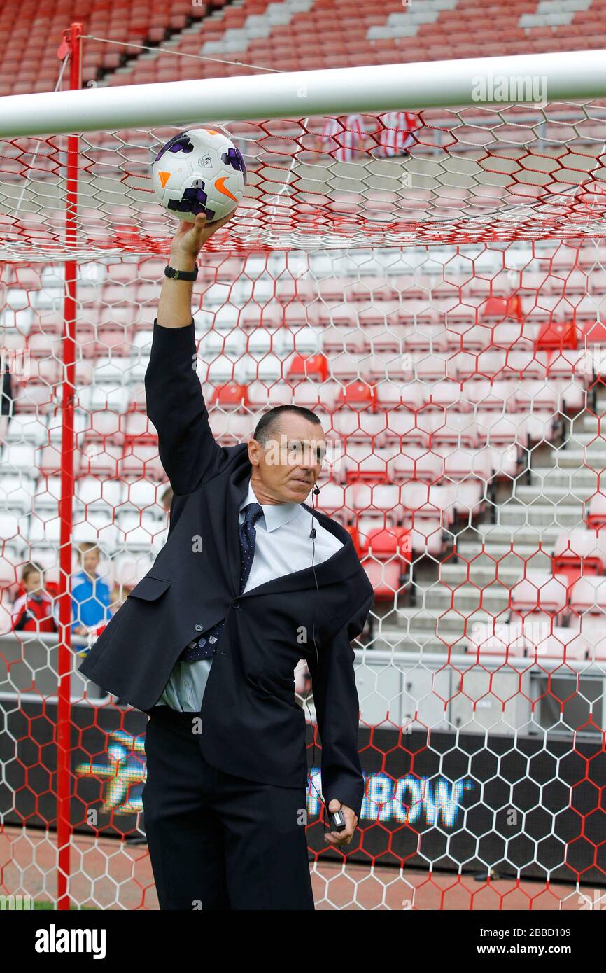 Referee Neil Swarbrick testing the 'Hawkeye' goal line technology Stock ...