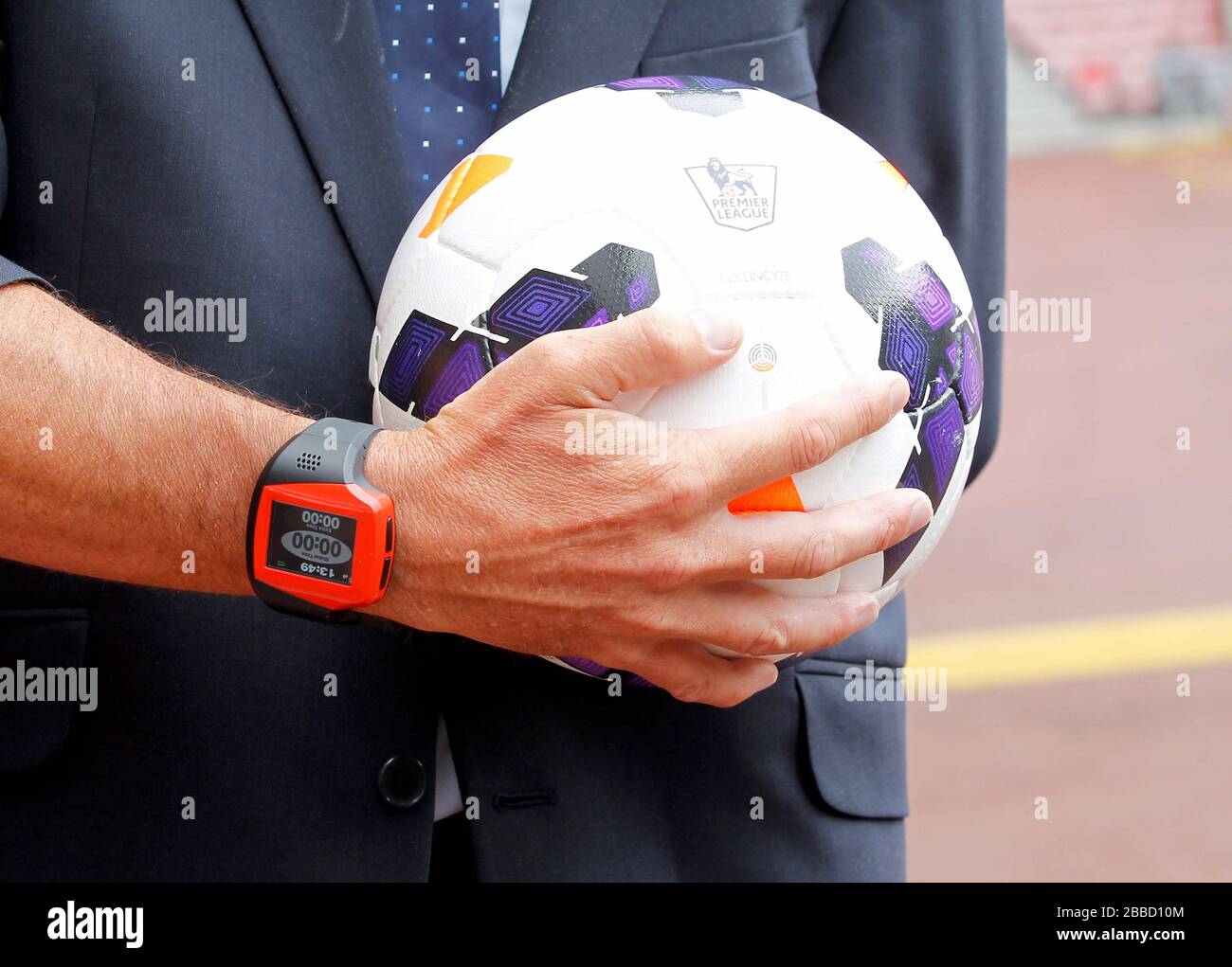 Referee Neil Swarbrick testing the 'Hawkeye' goal line technology Stock ...