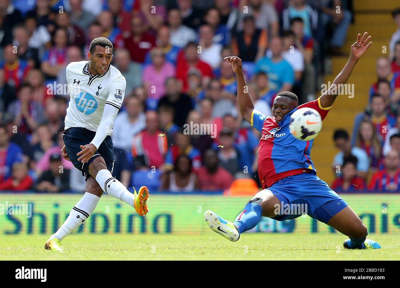 Tottenham Hotspur's Etienne Capoue has a shot on goal Stock Photo - Alamy