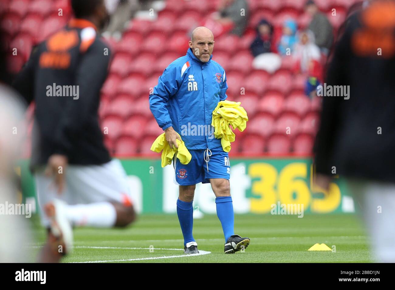 Football alex rae hi-res stock photography and images - Alamy