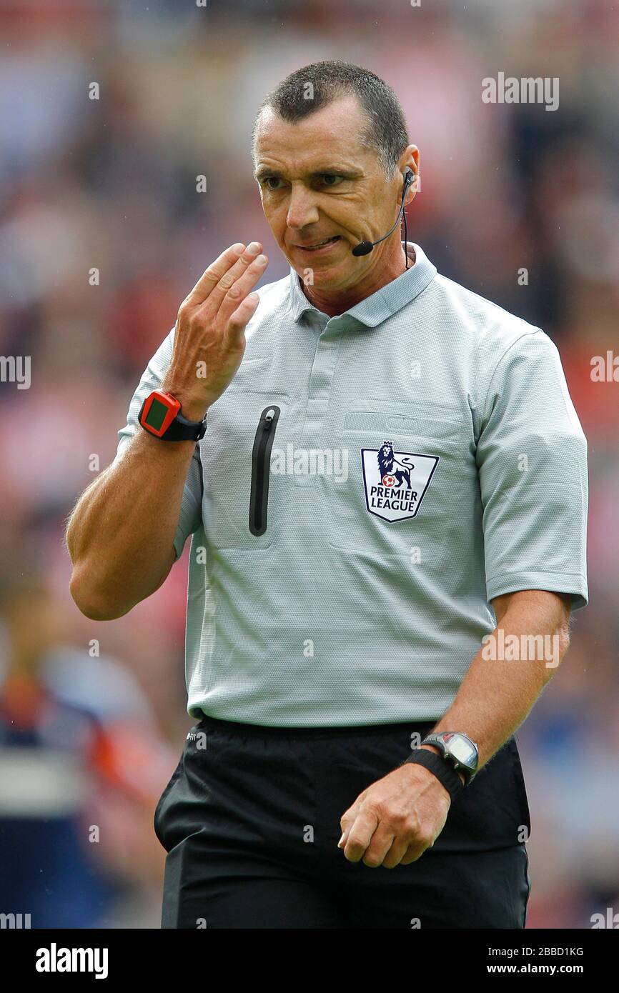 Referee Neil Swarbrick Stock Photo - Alamy