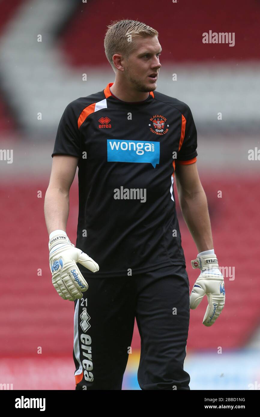 Blackpool goalkeeper Mark Halstead Stock Photo - Alamy
