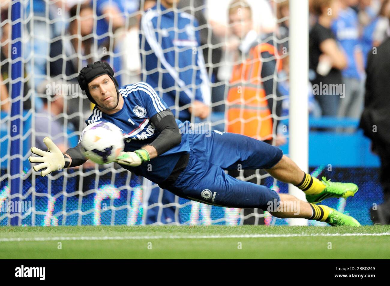 Chelsea goalkeeper Petr Cech Stock Photo - Alamy