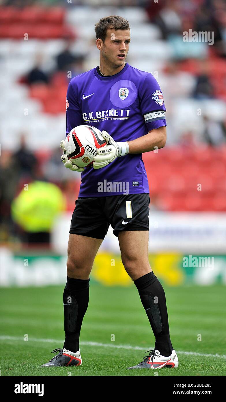 Barnsley goalkeeper Luke Steele Stock Photo - Alamy