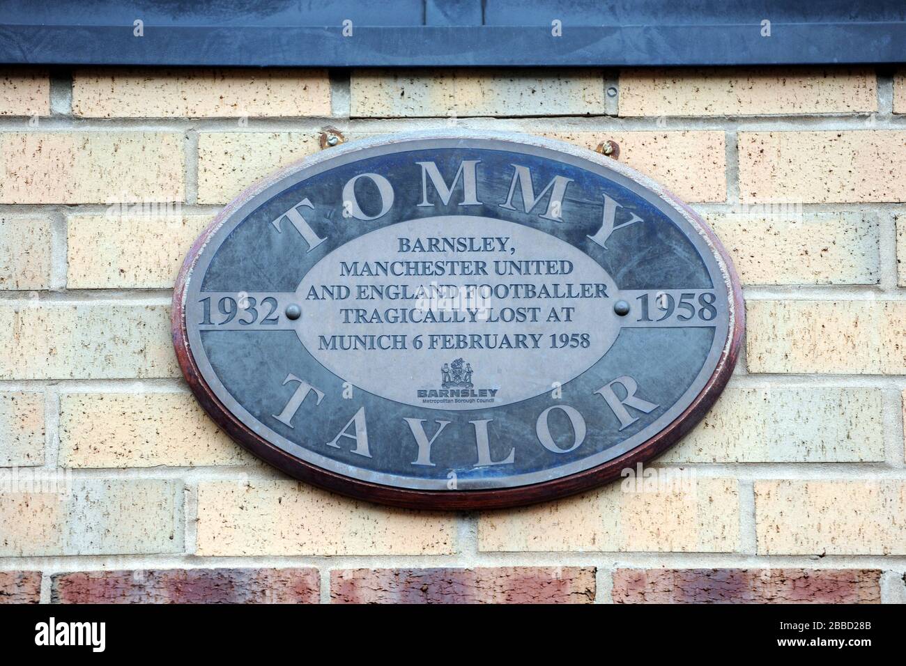 Barnsley player hi-res stock photography and images - Alamy