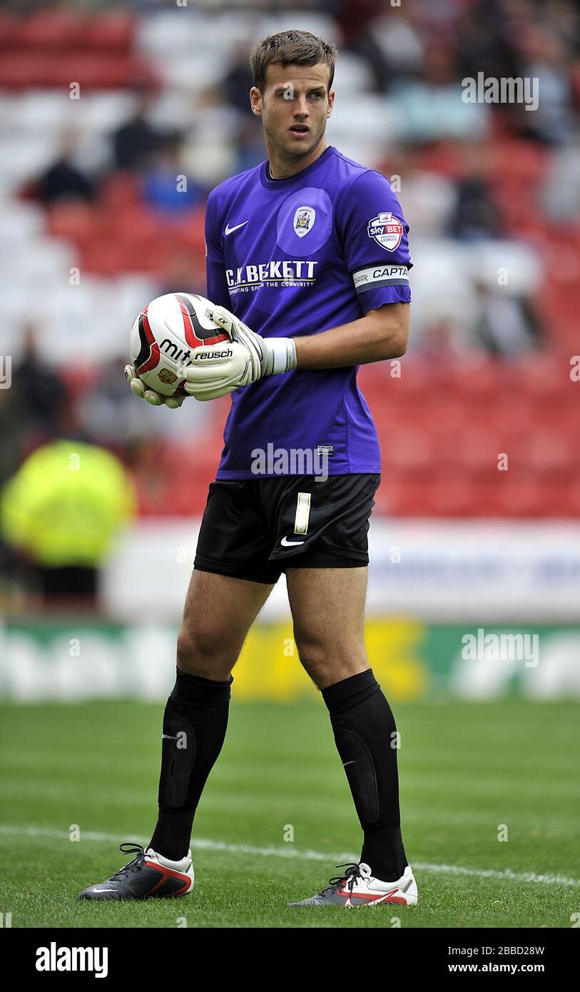 Barnsley goalkeeper Luke Steele Stock Photo - Alamy