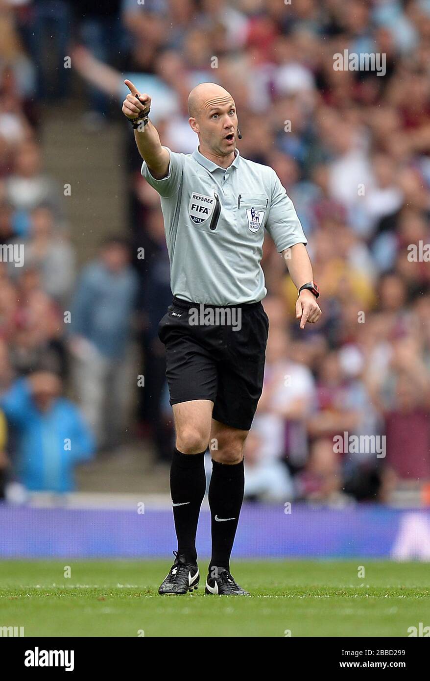 Referee Anthony Taylor Stock Photo - Alamy