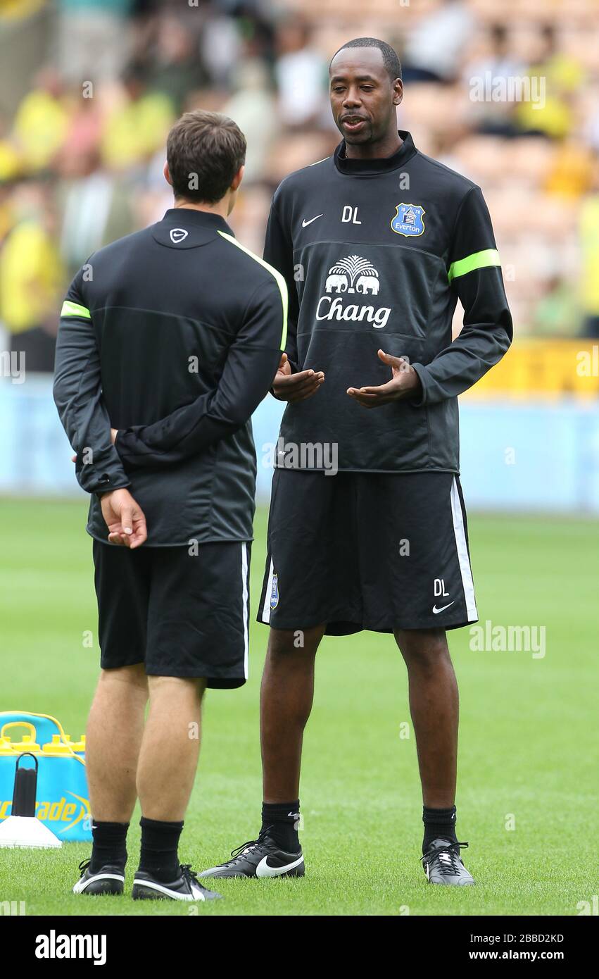 Everton first team development coach Dennis Lawrence (right Stock Photo ...