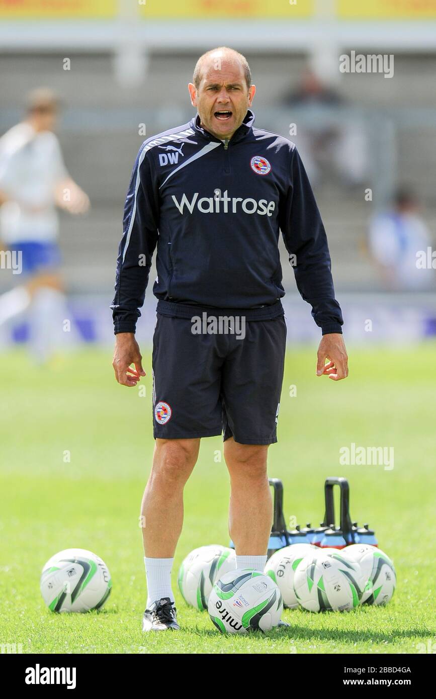 Reading first team coach dean wilkins hi-res stock photography and ...