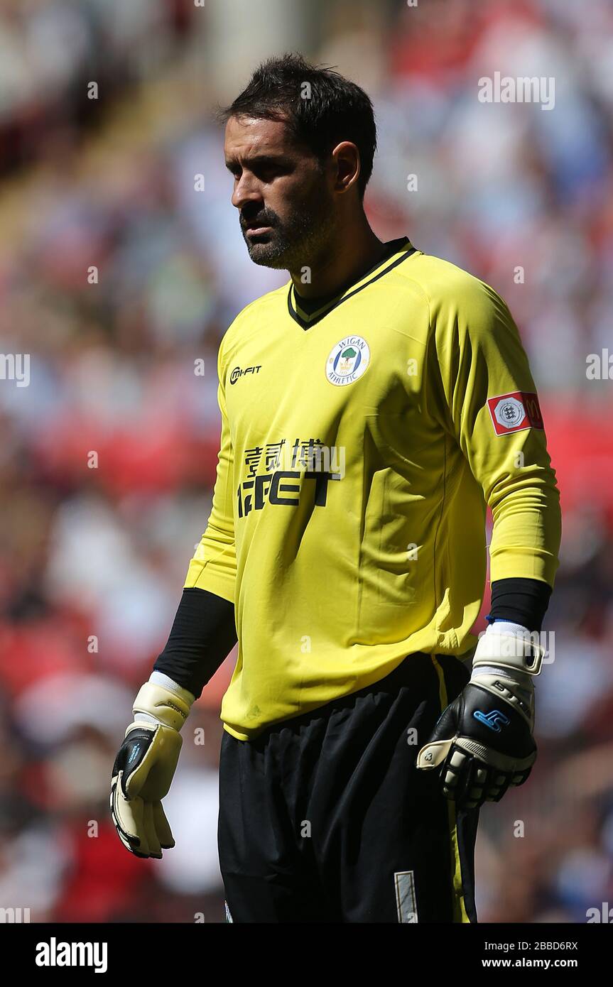 Scott Carson, Wigan Athletic goalkeeper Stock Photo - Alamy