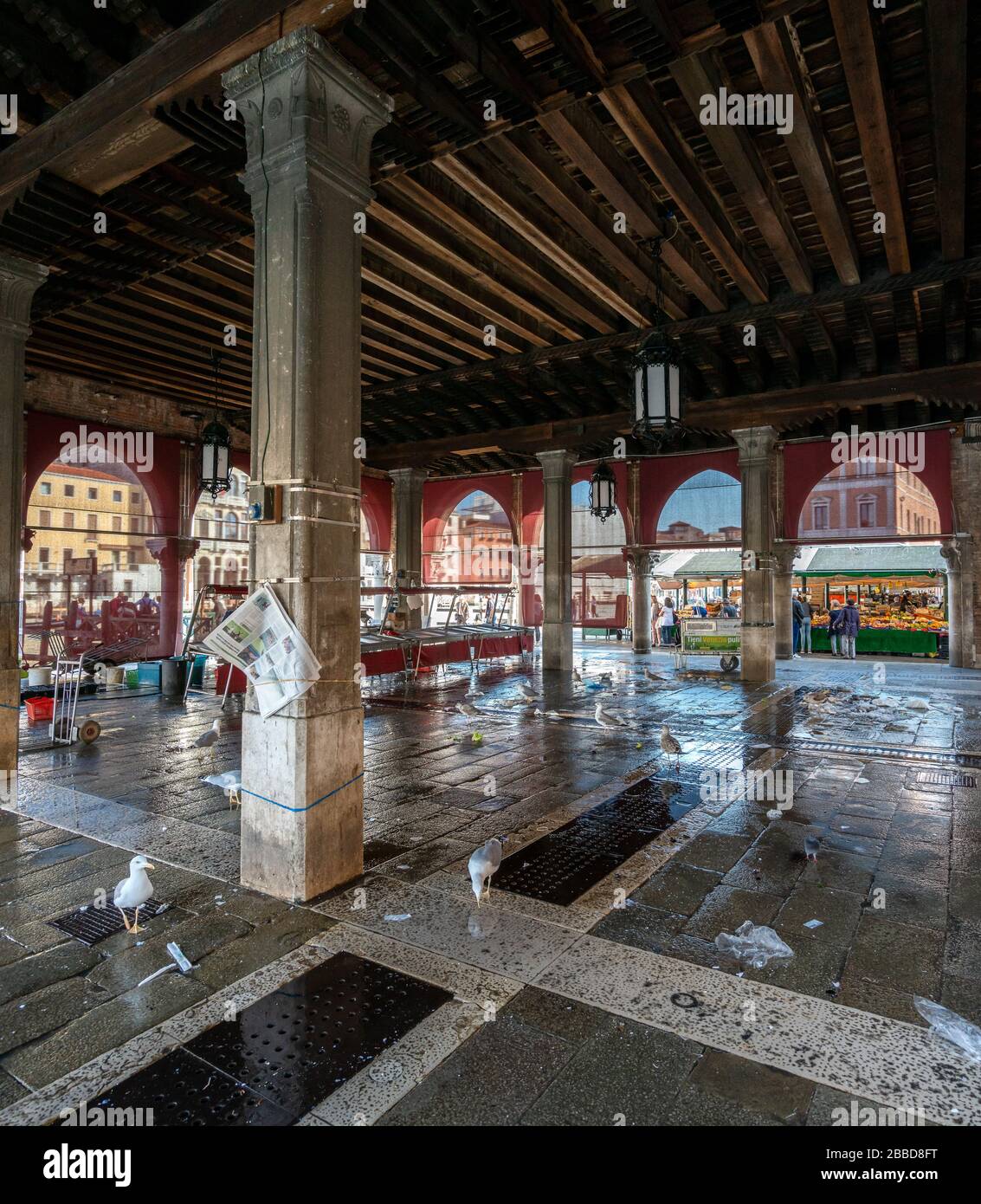 Empty fish hall hi-res stock photography and images - Alamy