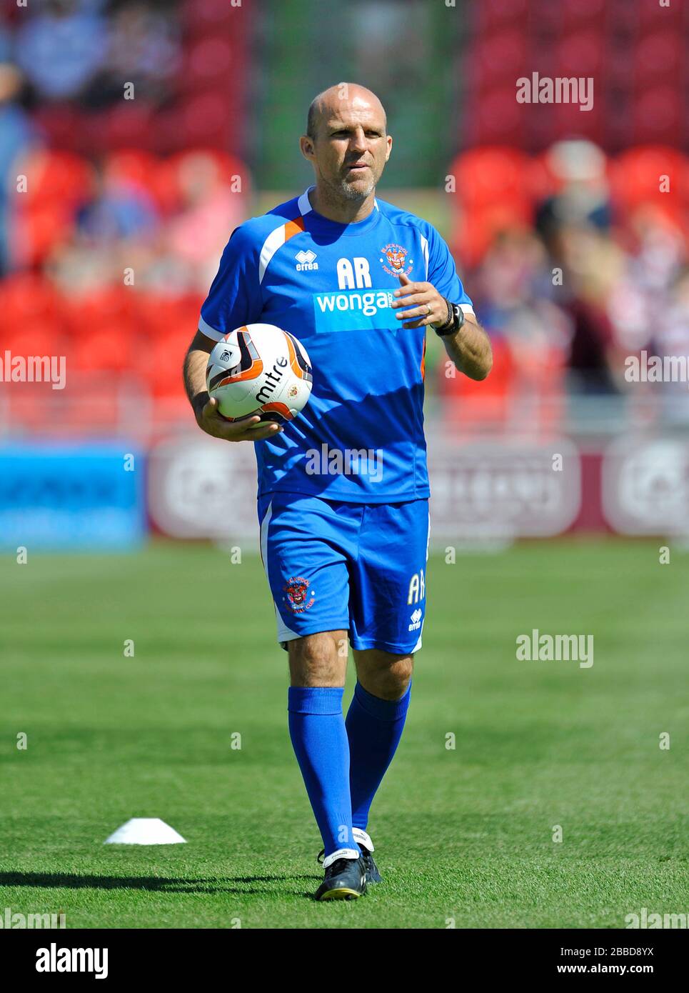 Football alex rae hi-res stock photography and images - Alamy