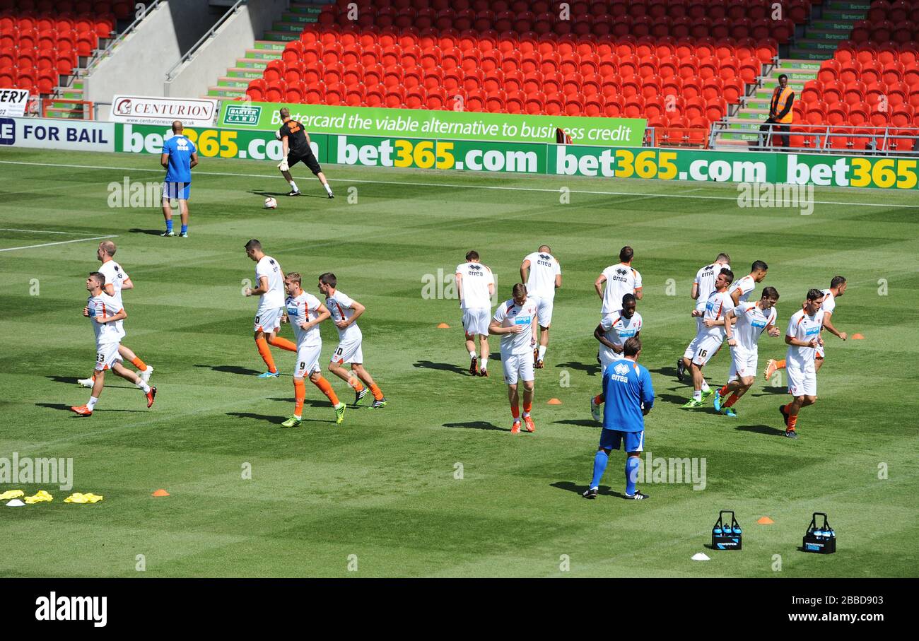 Blackpool players training prior to kick-off Stock Photo - Alamy