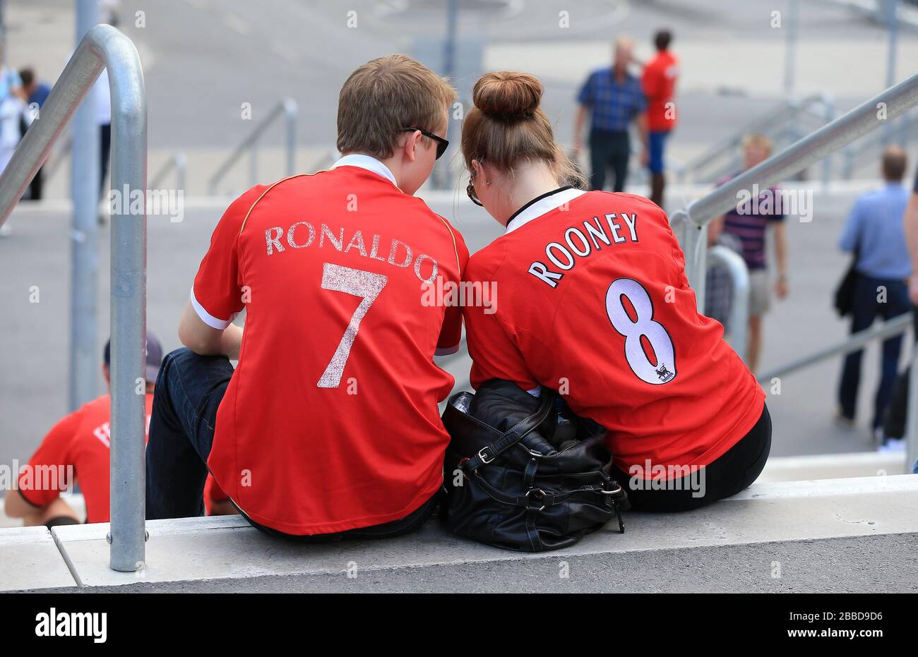 Manchester United fans wearing shirts of Ronaldo and Roonsey on the ...