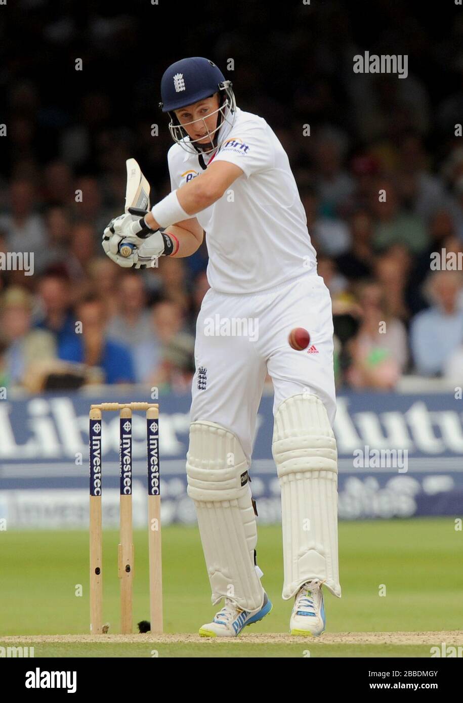 Joe root batting hi-res stock photography and images - Alamy