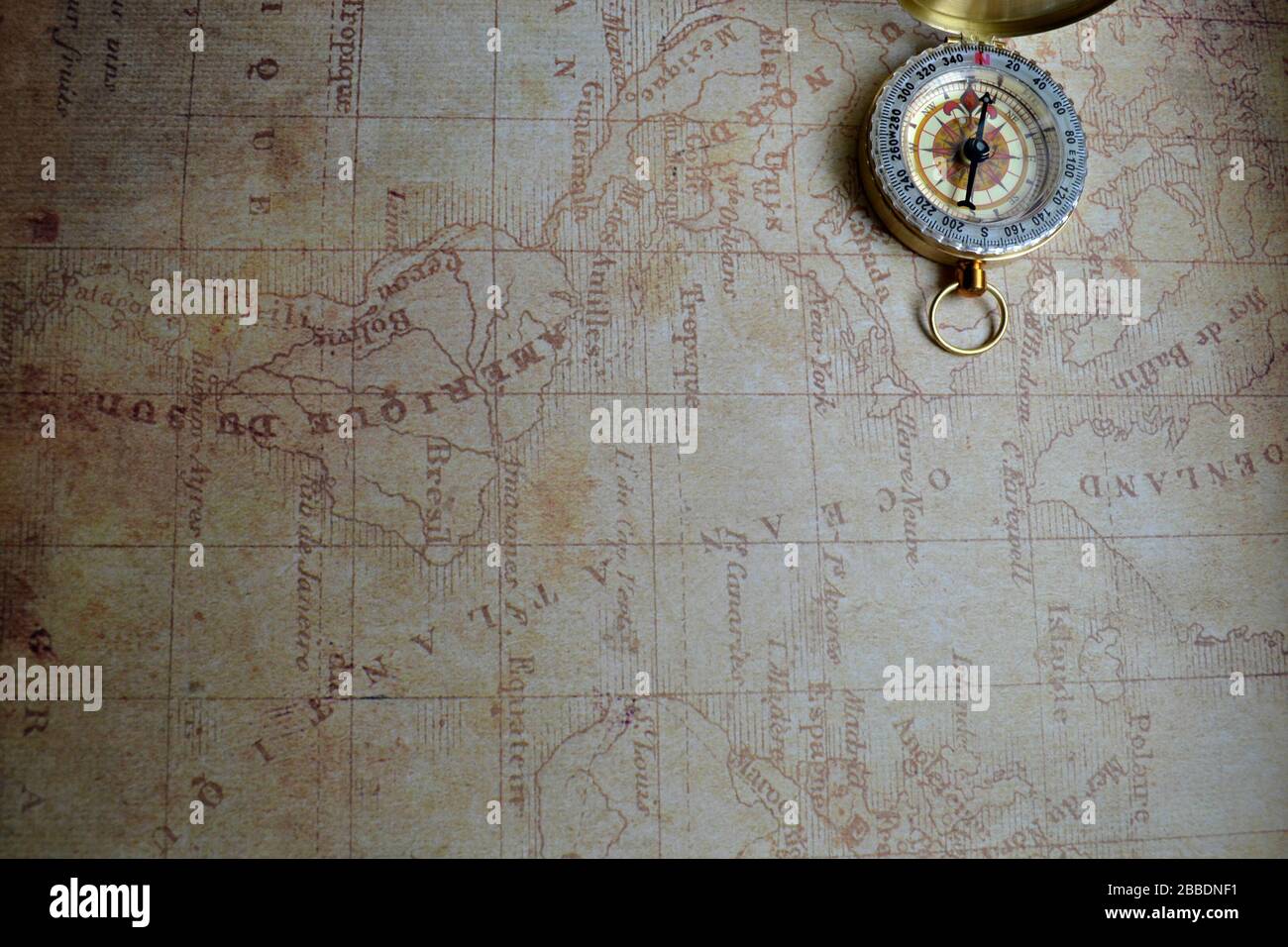 Antique brass compass on map hi-res stock photography and images - Alamy