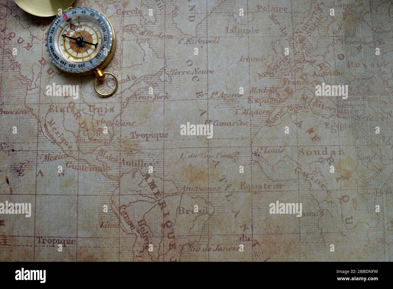 Antique brass compass on map hi-res stock photography and images - Alamy