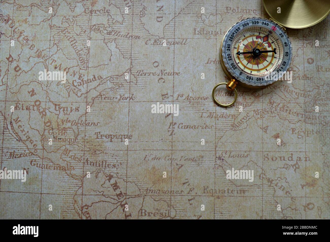 Antique brass compass on map hi-res stock photography and images - Alamy