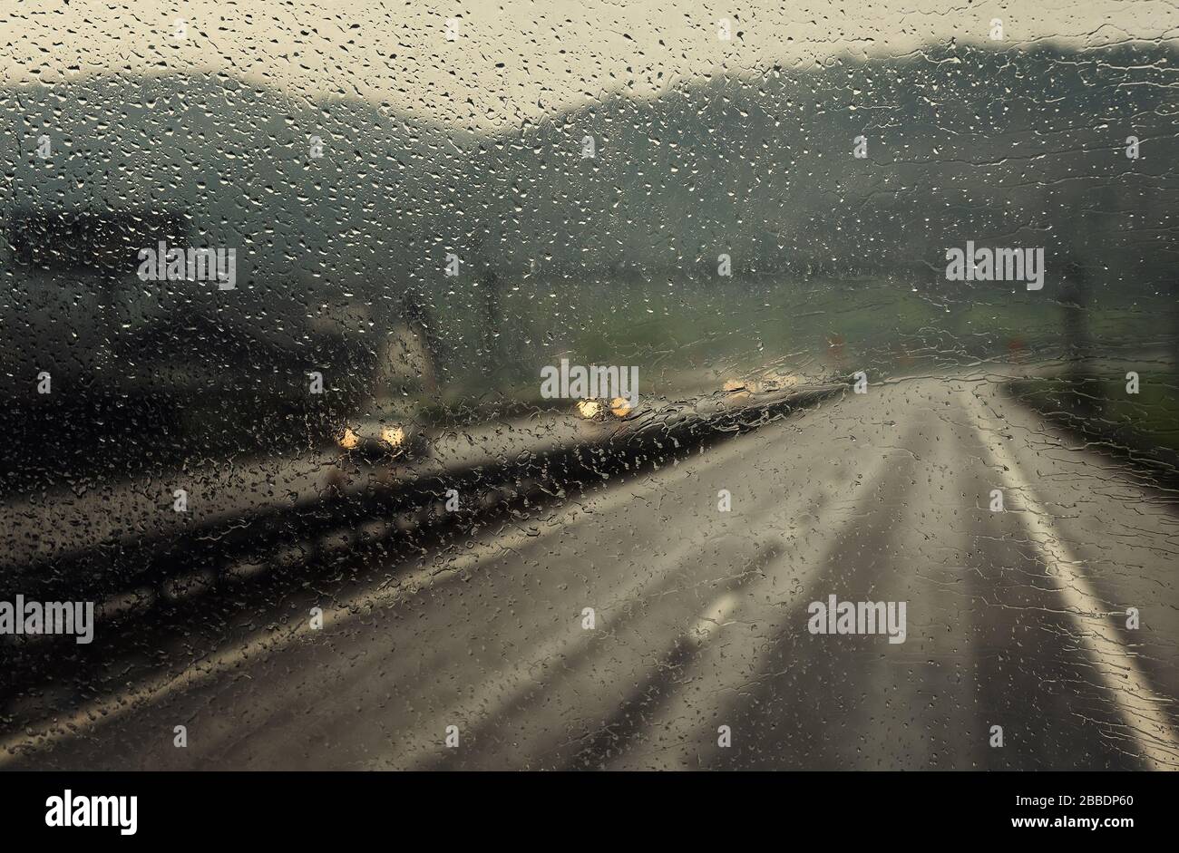 View from car window night hi-res stock photography and images - Alamy