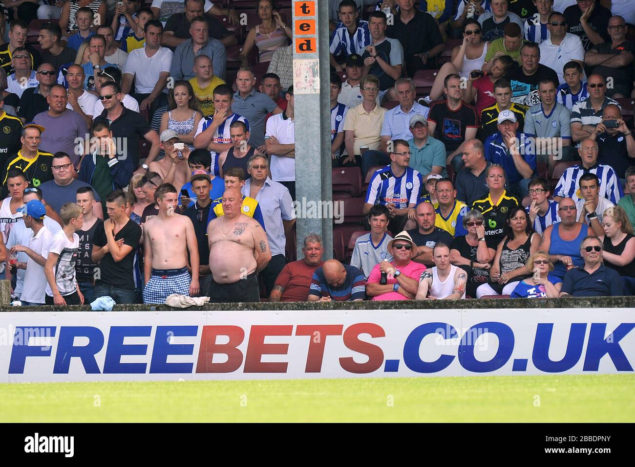 Scunthorpe fans in the stands hi-res stock photography and images - Alamy