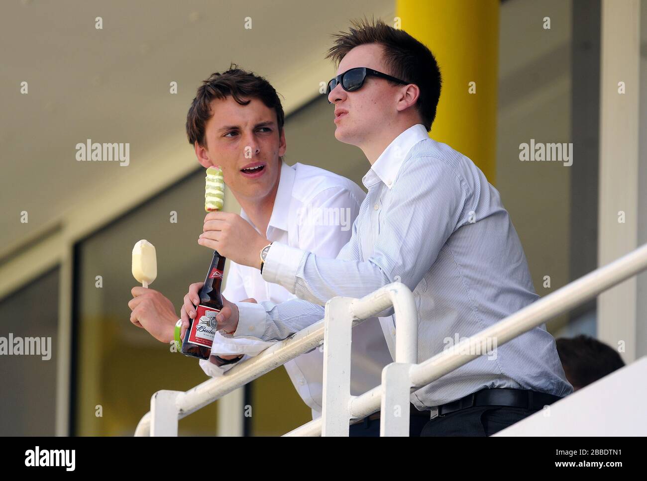Members of the crowd enjoy a drink and an ice cream Stock Photo - Alamy