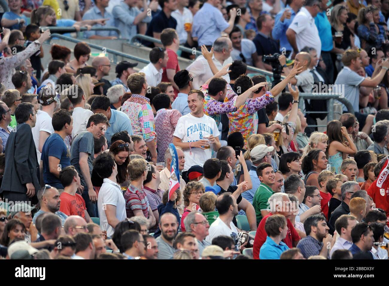 Crowd fans ampics hi-res stock photography and images - Alamy