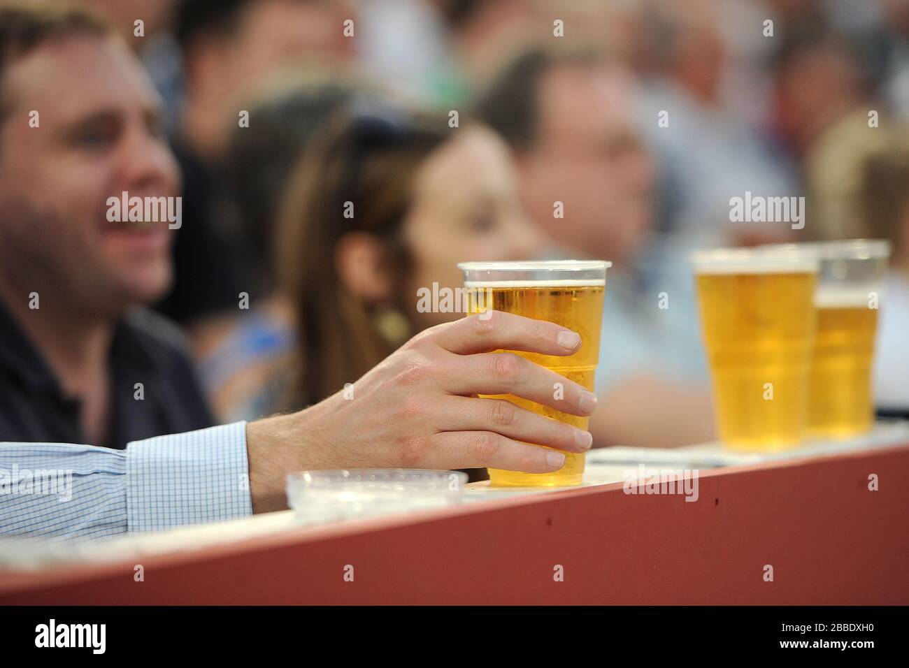 Fans enjoy beer in the at the kia oval hi-res stock photography and ...