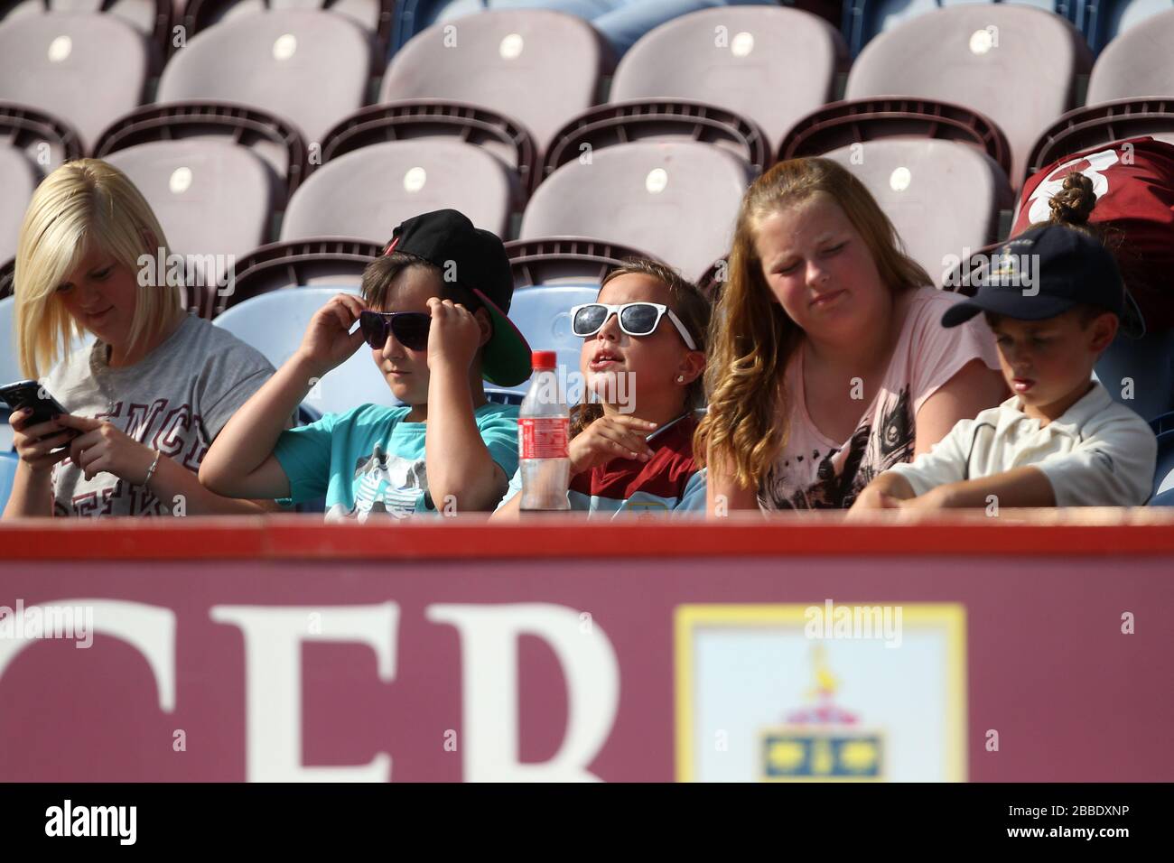 Fans in the sunshine in the stands hi-res stock photography and images ...