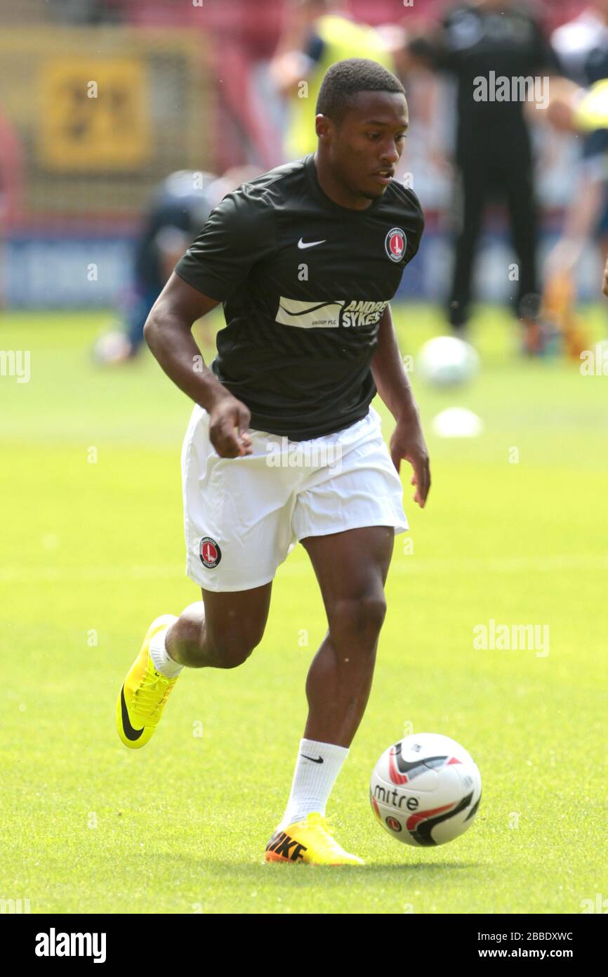 Charlton athletics callum harriott during the warm up hi-res stock ...
