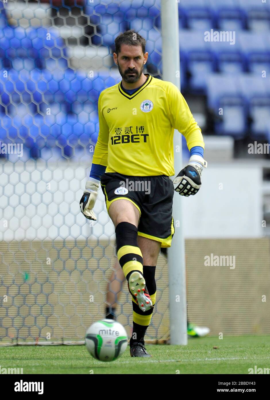 Scott Carson, Wigan Athletic goalkeeper Stock Photo - Alamy