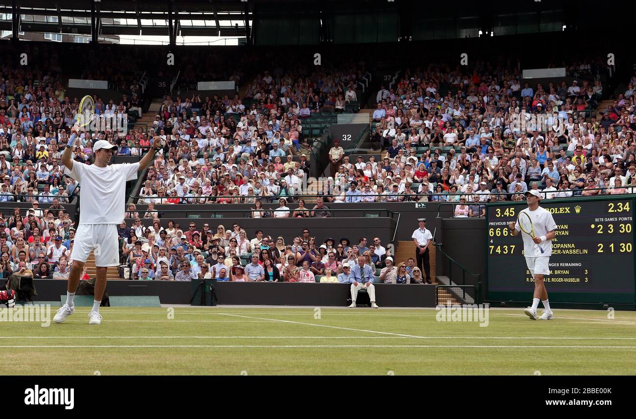 USA's Bob and Mike Bryan celebrate beating India's Rohan Bopanna and ...