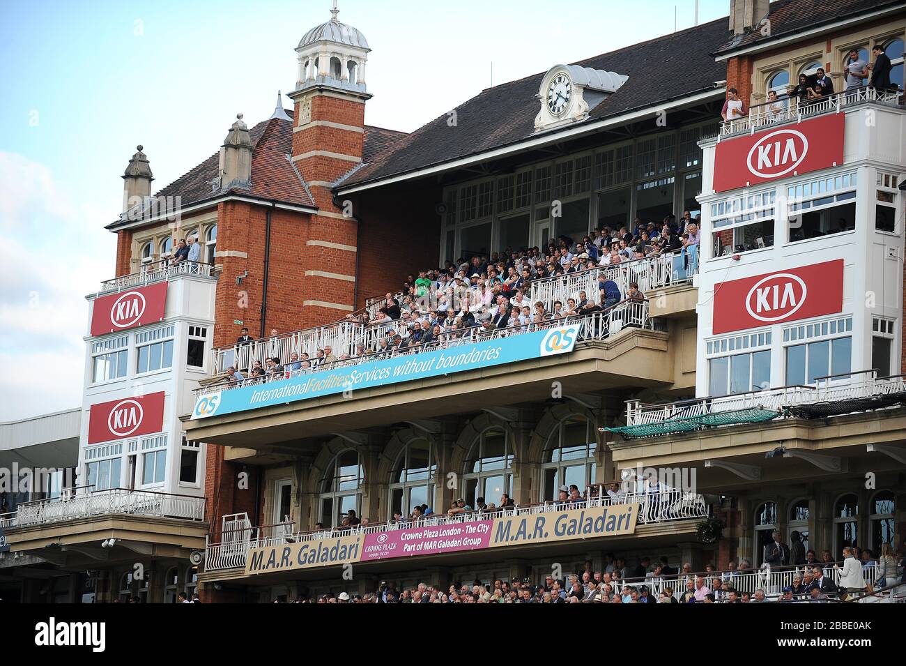 Action advertising crowd hi-res stock photography and images - Alamy