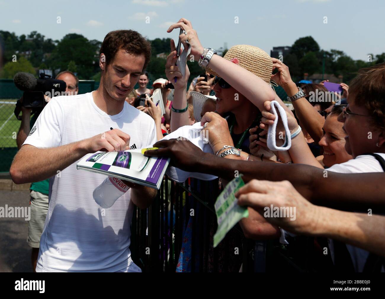 Andy murray autographs hi-res stock photography and images - Alamy