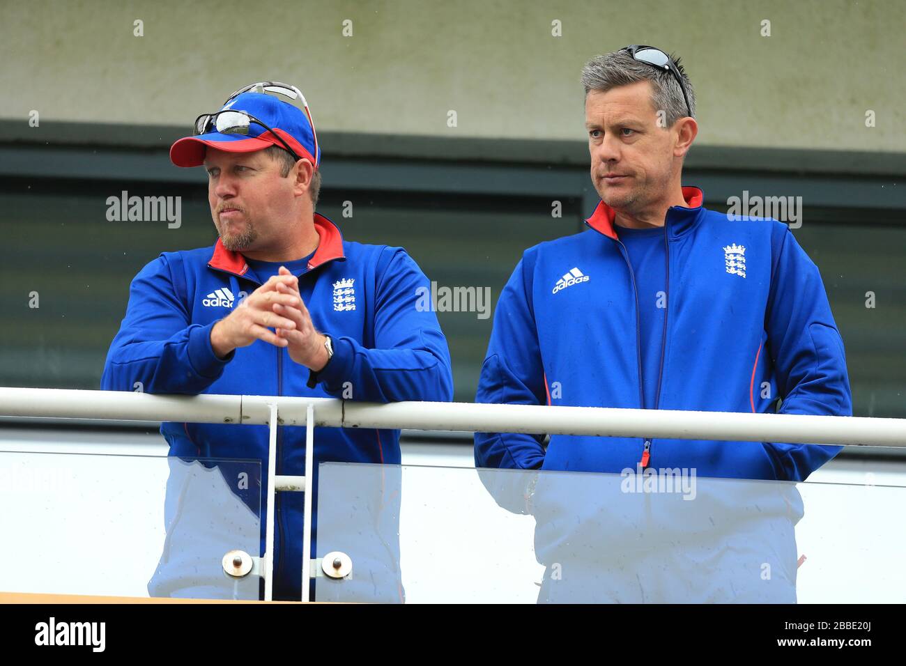 England's coach Ashley Giles (right) alongside David Saker Stock Photo ...