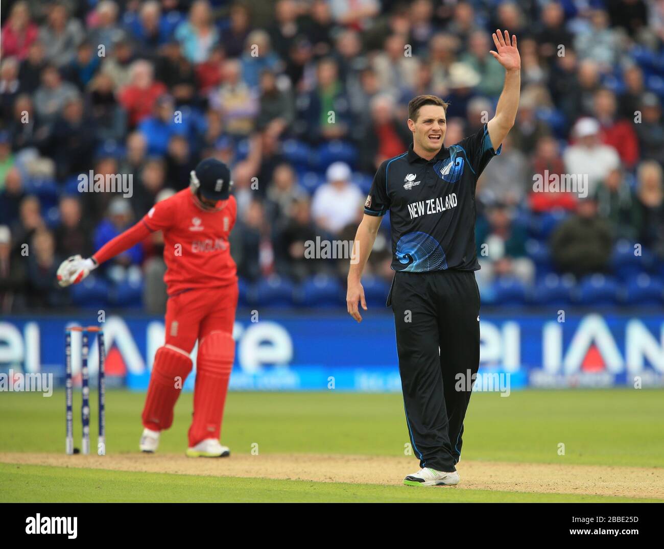 New Zealand's Mitchell McClenaghan Stock Photo - Alamy