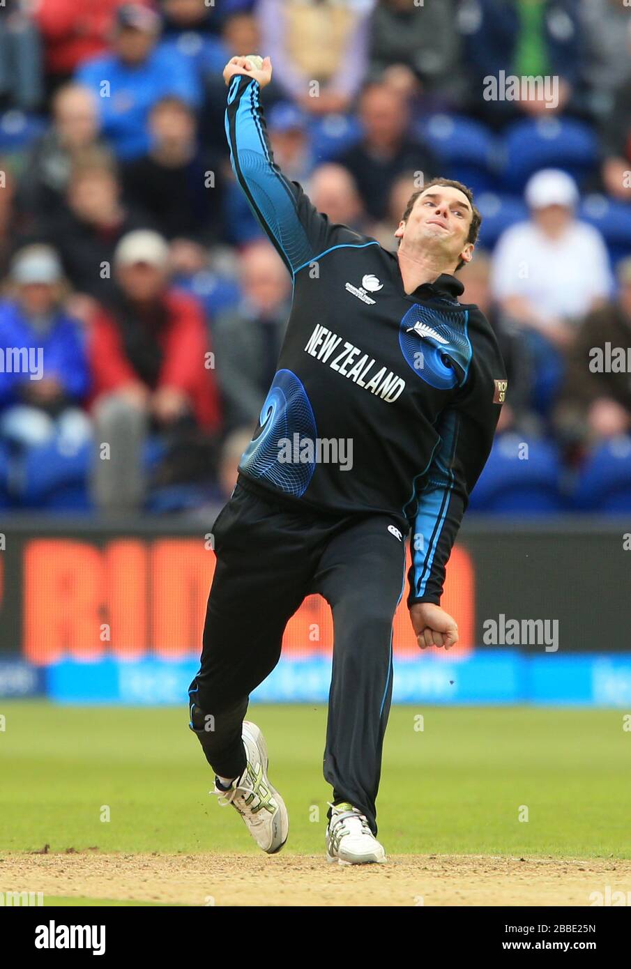 New Zealand's Kyle Mills Stock Photo - Alamy