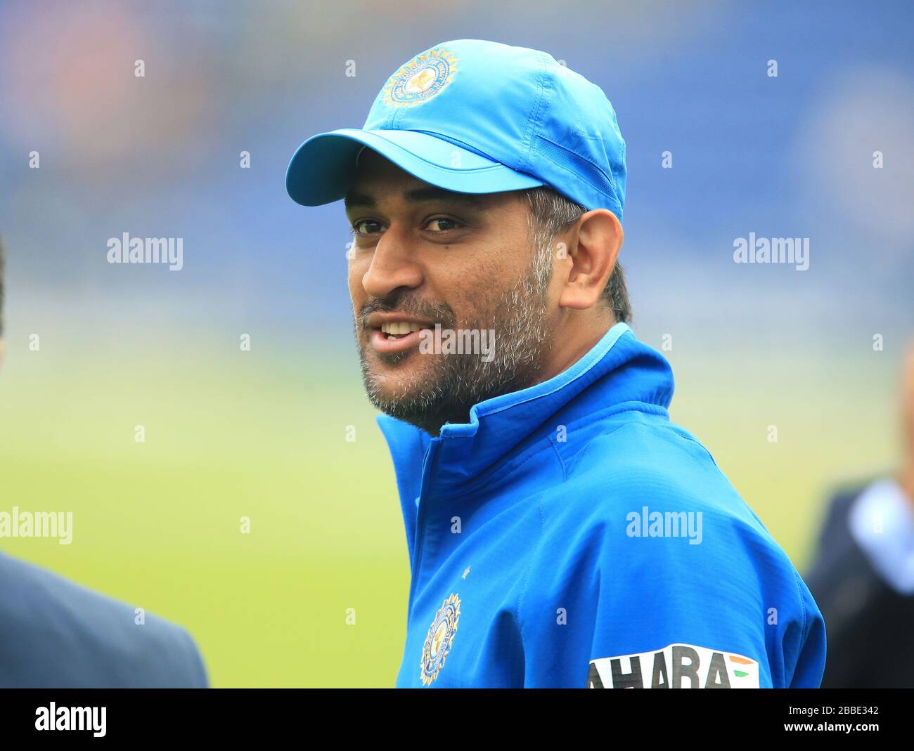 Mahendra singh dhoni hi-res stock photography and images - Alamy