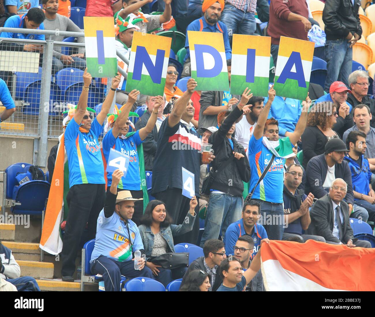 Indian fans celebrate a boundary Stock Photo - Alamy