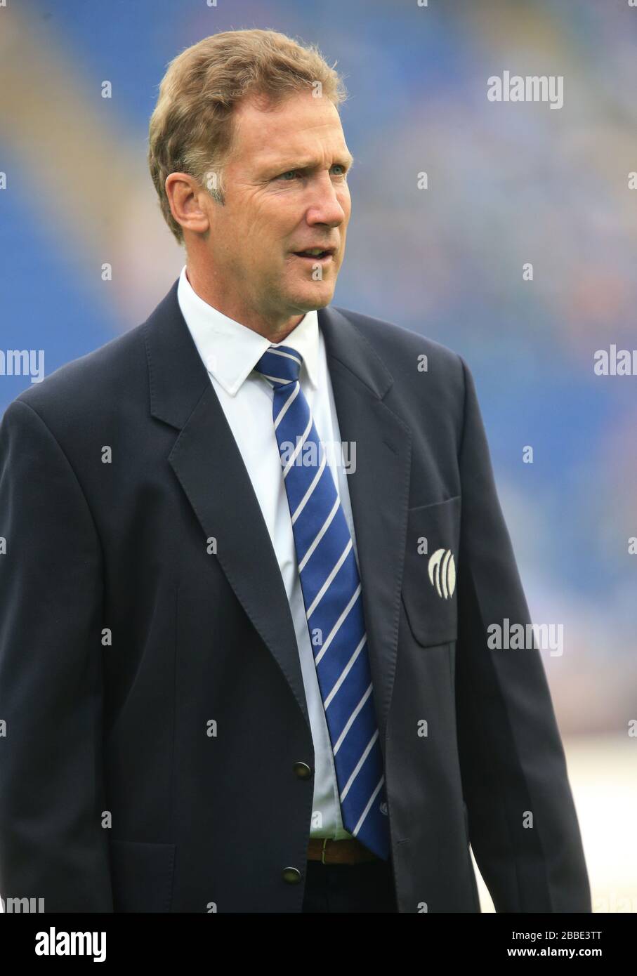 Referee Chris Broad Stock Photo - Alamy