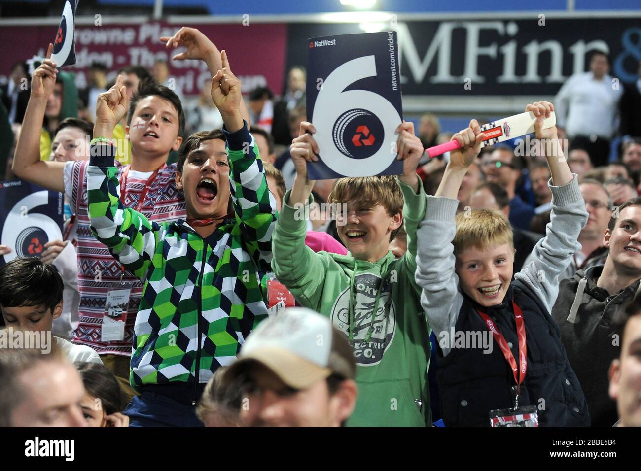 Spectators boundary hi-res stock photography and images - Alamy